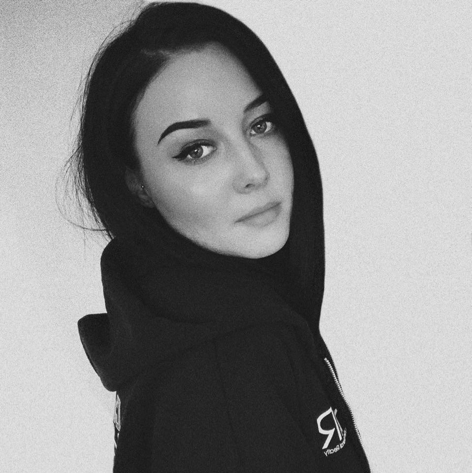 Laura El | Exchange Art